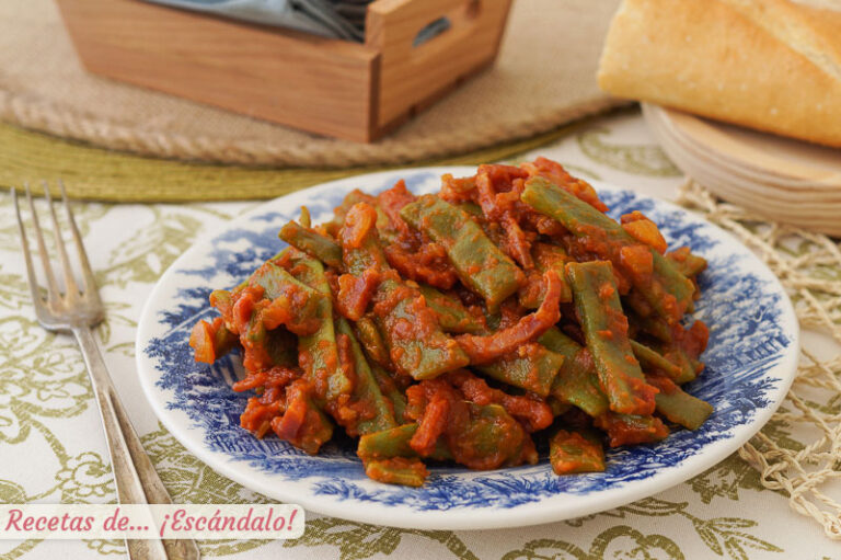 Judías verdes con tomate y jamón, un plato tradicional muy sencillo y ...